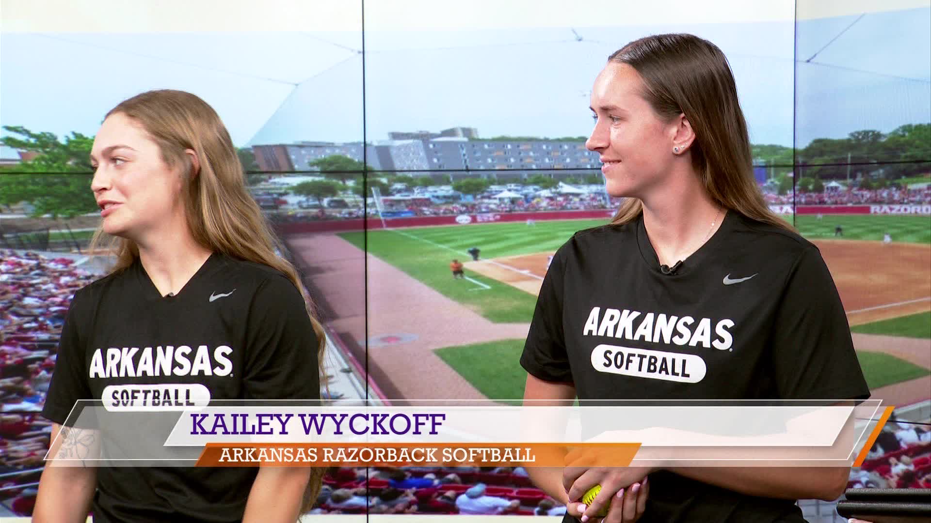Razorback Softball Shows Us How to Hit & Pitch