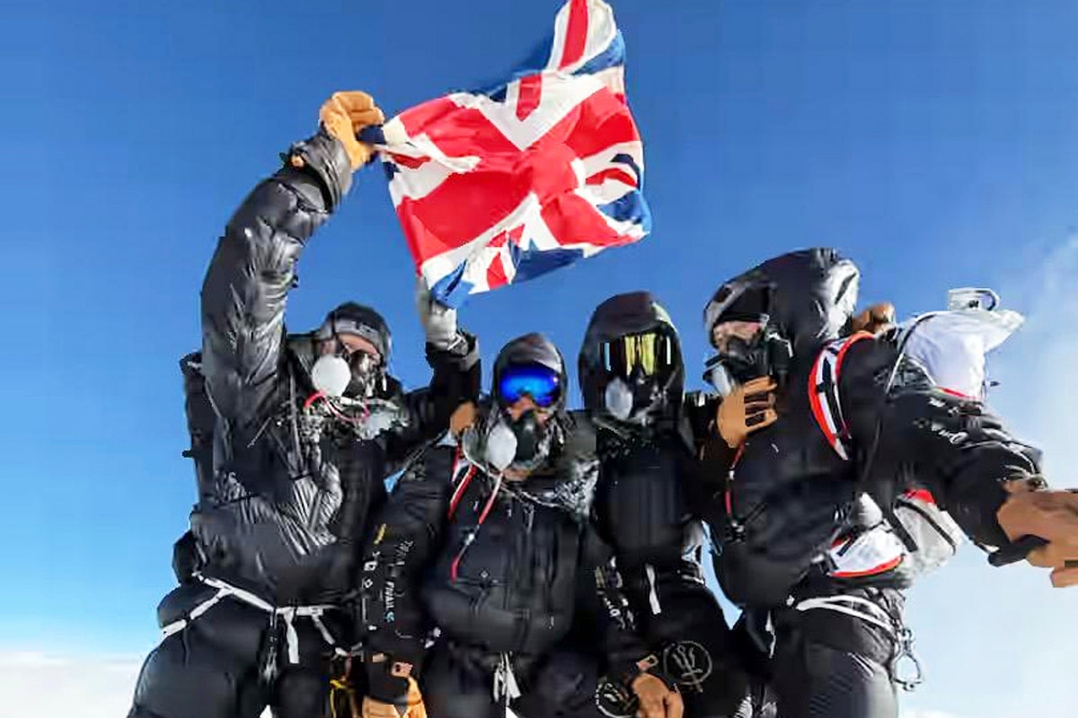 British climbers first to scale Mount Everest using new method