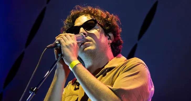 Capitão Fausto, Lena D’Agua, e Dino d’Santiago ao vivo em concertos ...