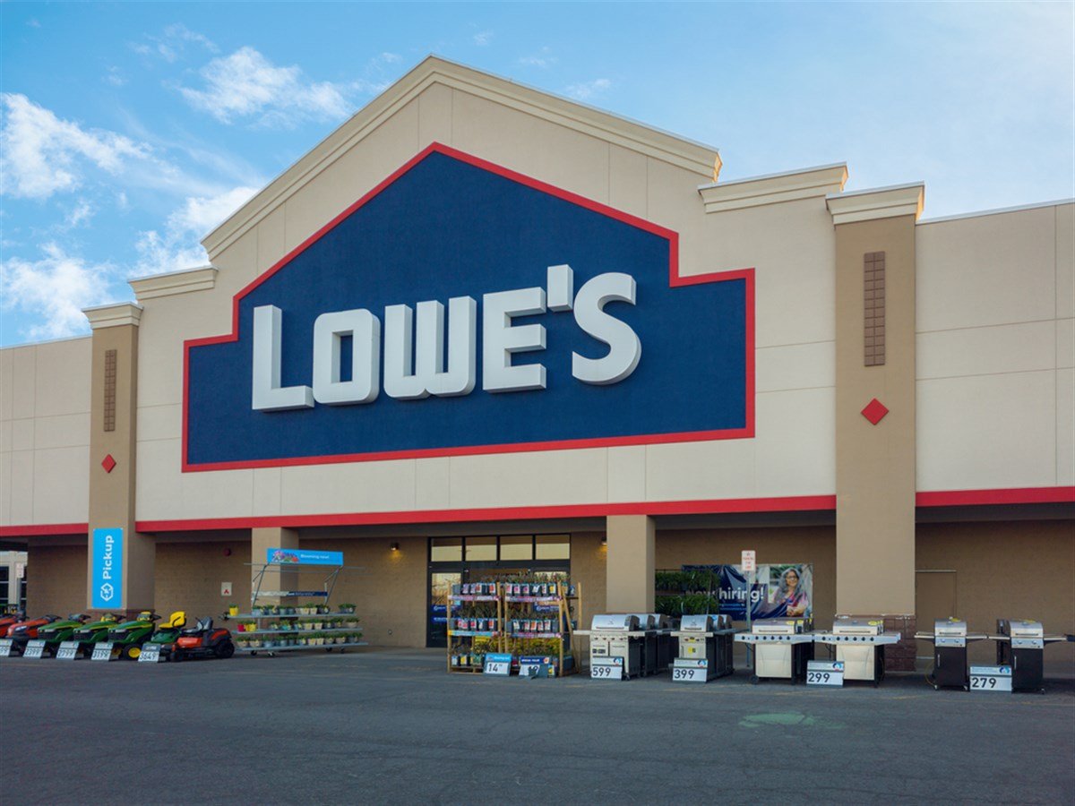 Lowe's Stock Uptrend Can Continue for These 2 Reasons