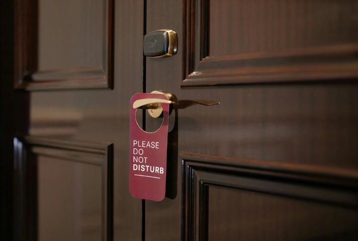 25 Guest Behaviors That Come Off As Rude In Hotels