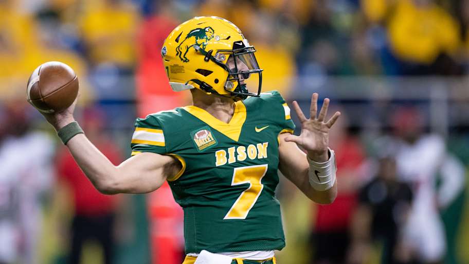 Raiders' rookie QB receives most bizarre criticism from PFF