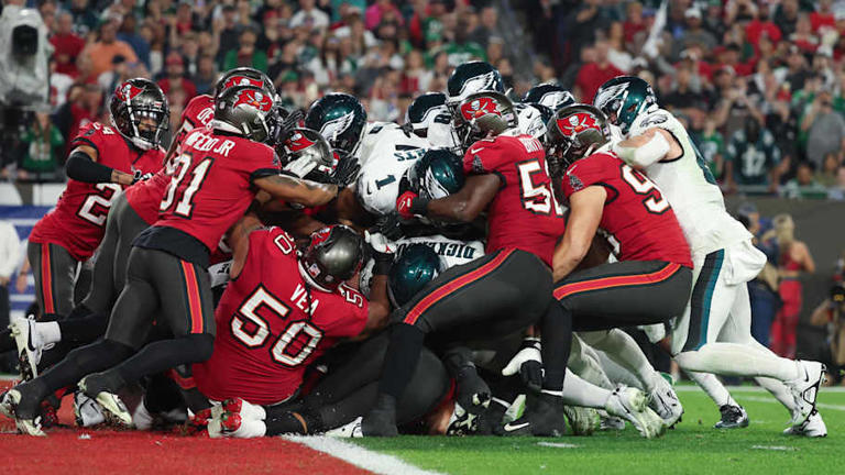 Buccaneers can continue to stop Eagles' famous 'tush push' play