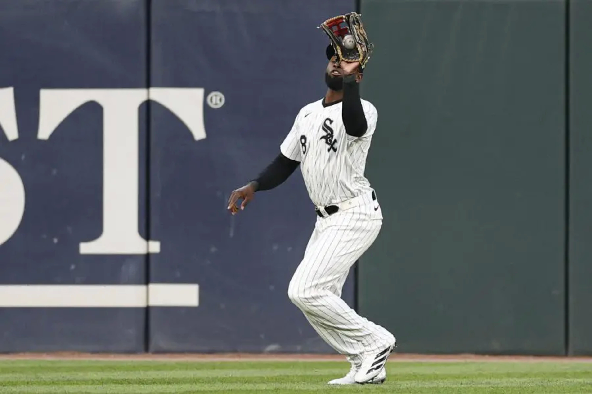 Chicago White Sox add eye-opening bonus to Luis Robert Jr trade plans