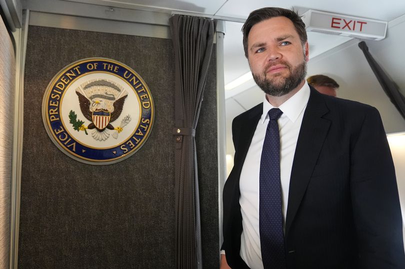 JD Vance's revealing four-word comment shows he is already preparing ...