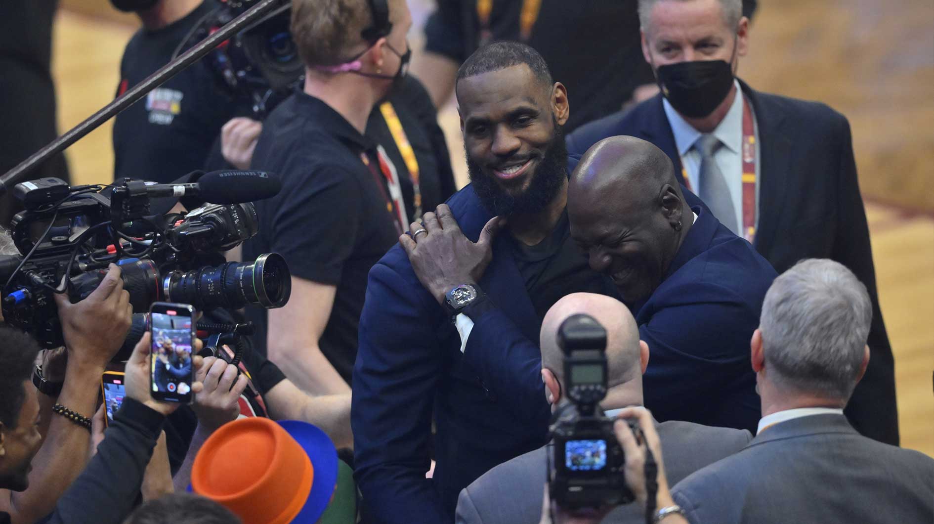 Michael Jordan’s agent calls out LeBron for ‘cherry-picking’ NBA ...