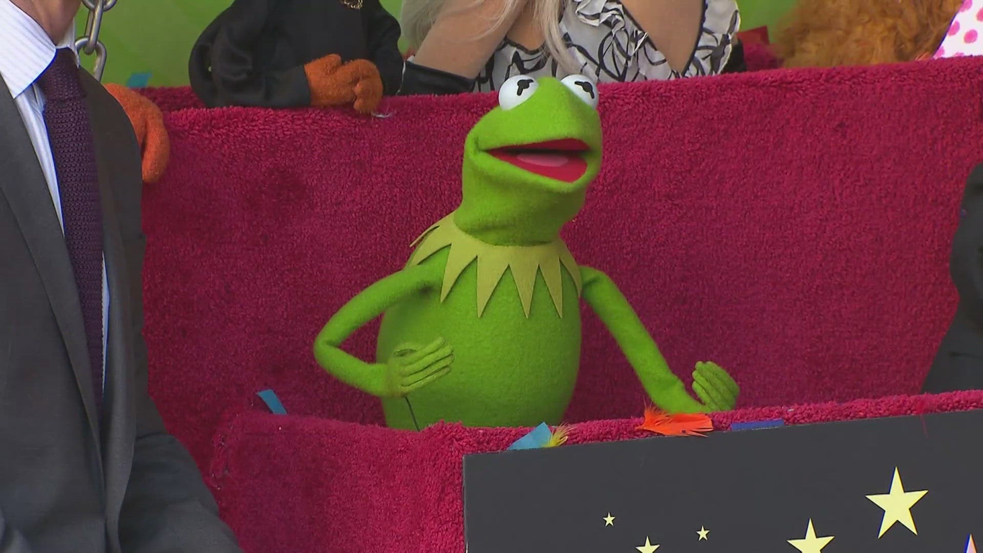 Kermit the Frog prepares for UMD's graduation