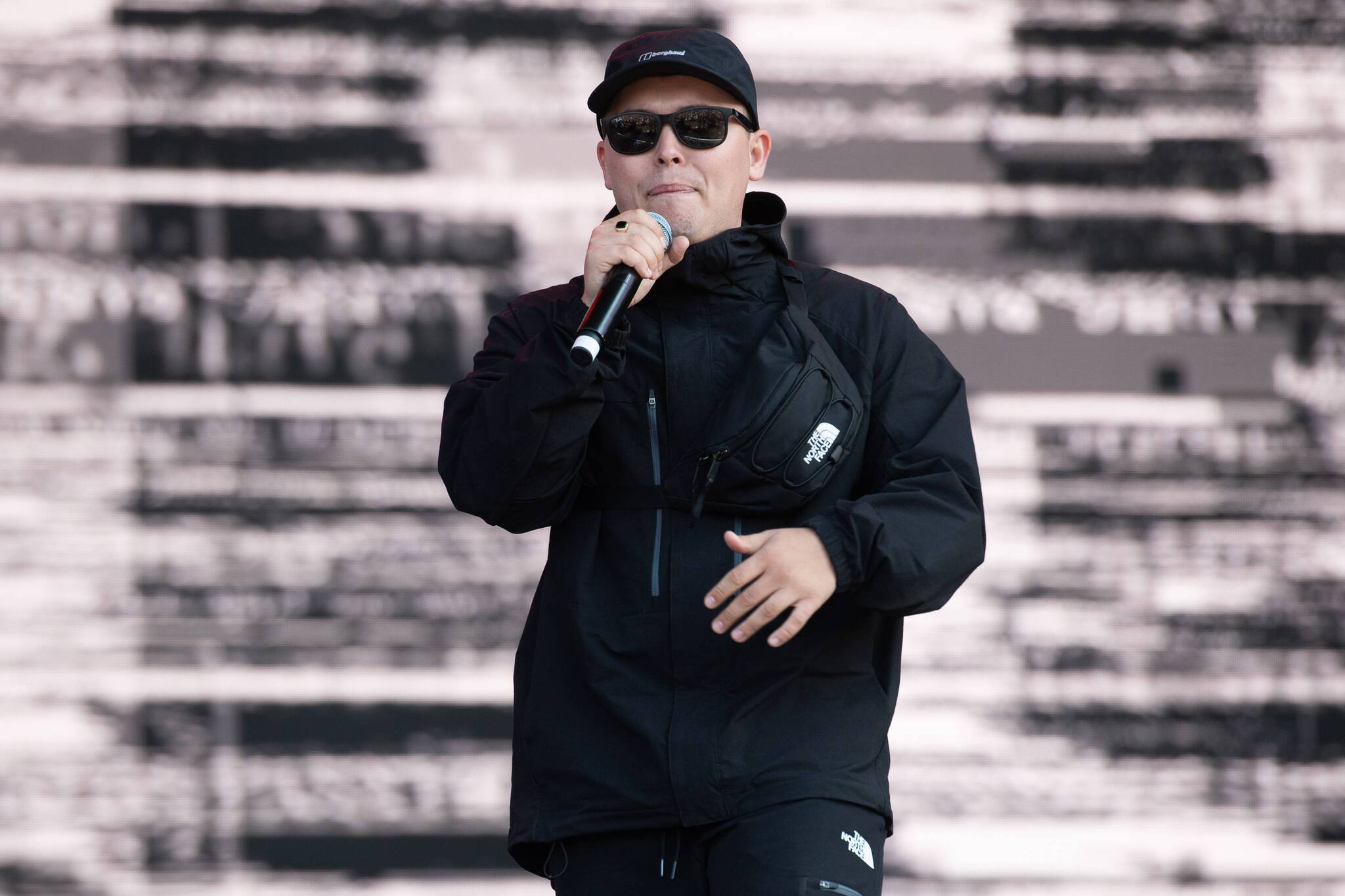 Kneecap-Rapper Mo Chara wegen Hisbollah-Flagge angeklagt