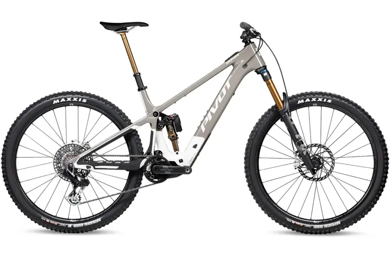 Rotary Chevy Corvette C6 Strikes Back in Ultimate Drift Duel