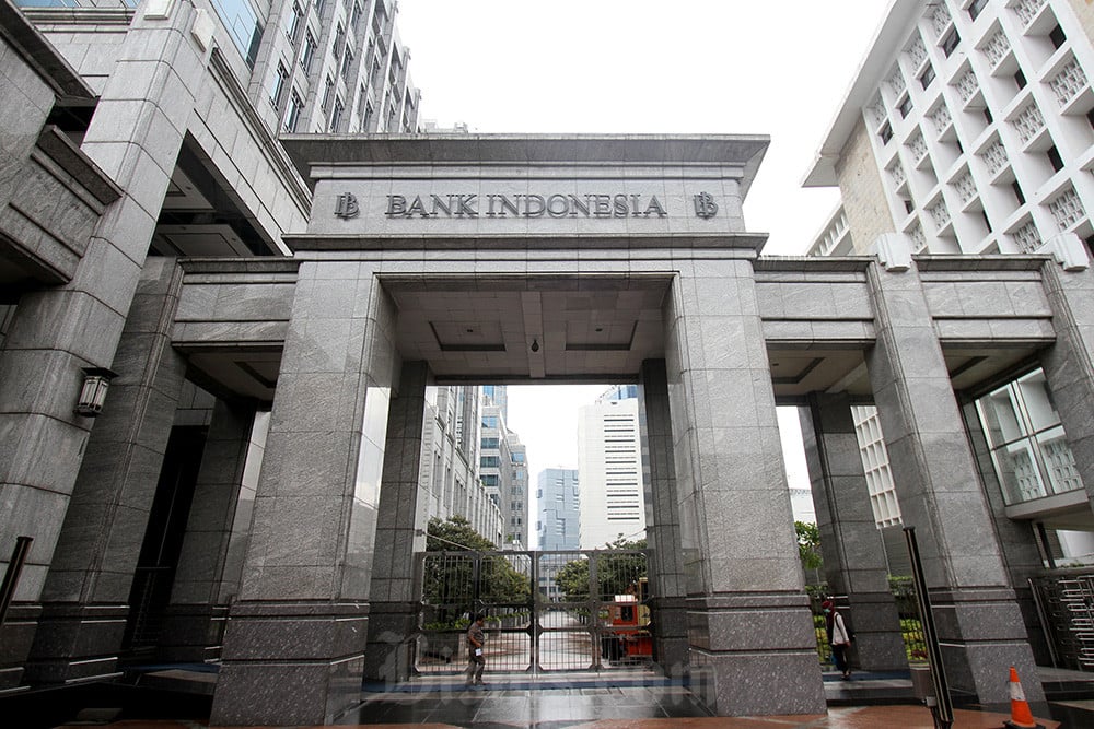 Poin-Poin RDG BI: Suku Bunga dan Outlook Ekonomi Turun, Bank Diminta ...