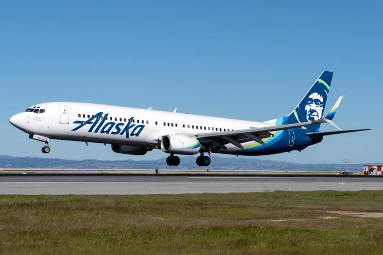 Emergency Services On Standby For Alaska Airlines Boeing 737 Landing In ...