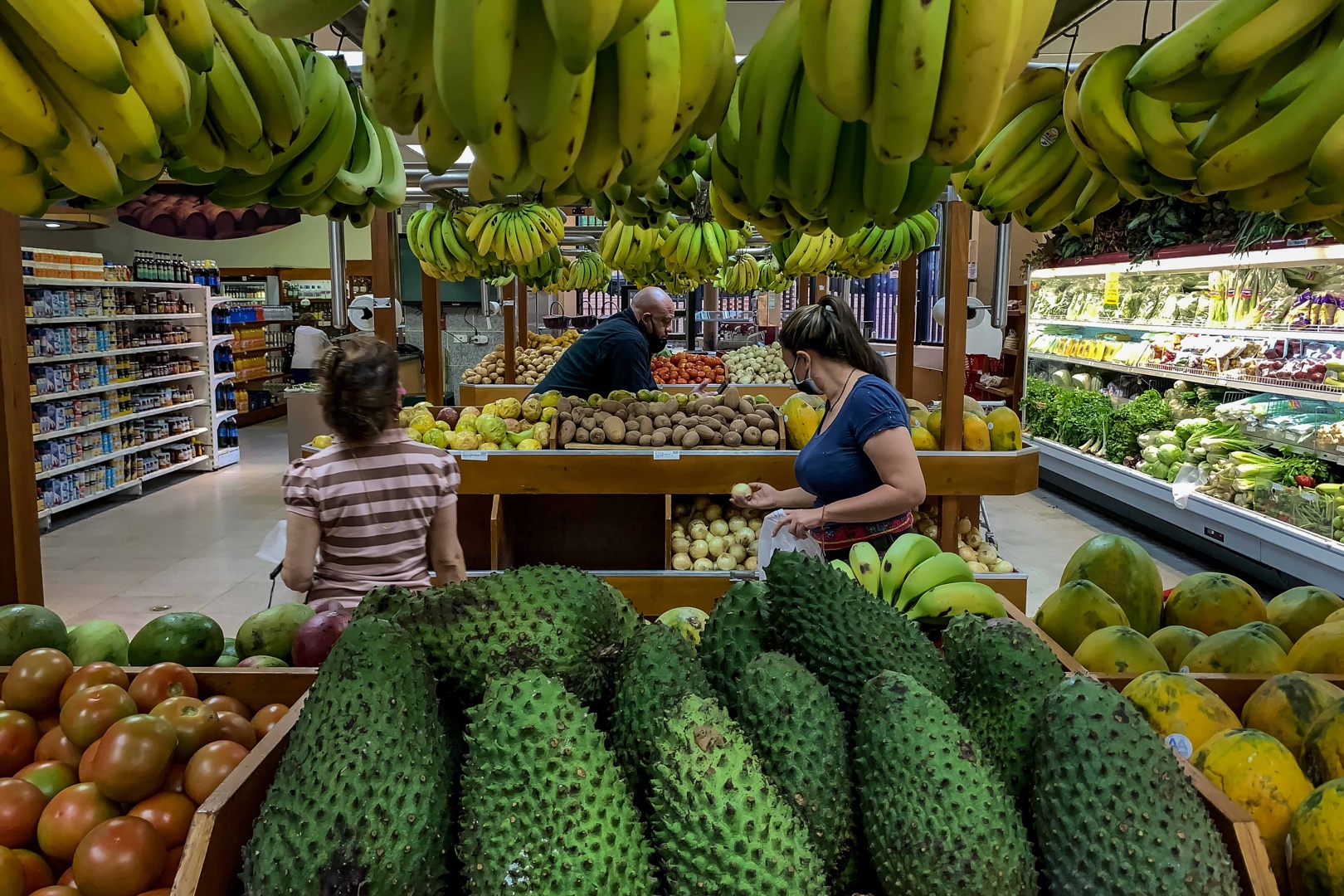 Una persona en Venezuela necesita 100 dólares al mes para gastos de ...