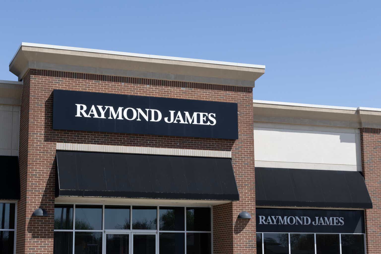 Raymond James Financial client AUA rises 3% in May on asset flows, markets