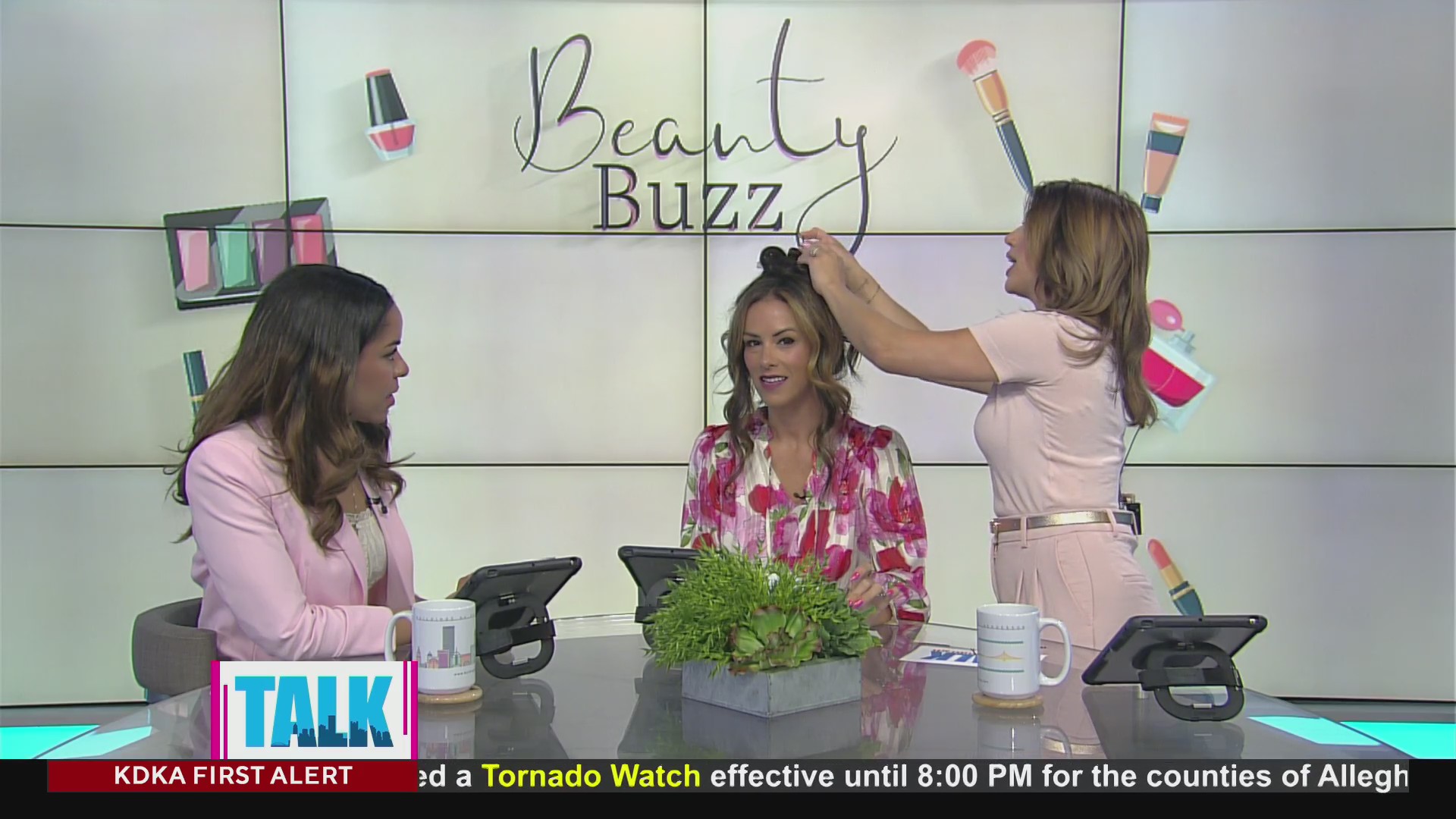 How to do Pamela Anderson's classy, messy up-do hairstyle | Beauty Buzz ...