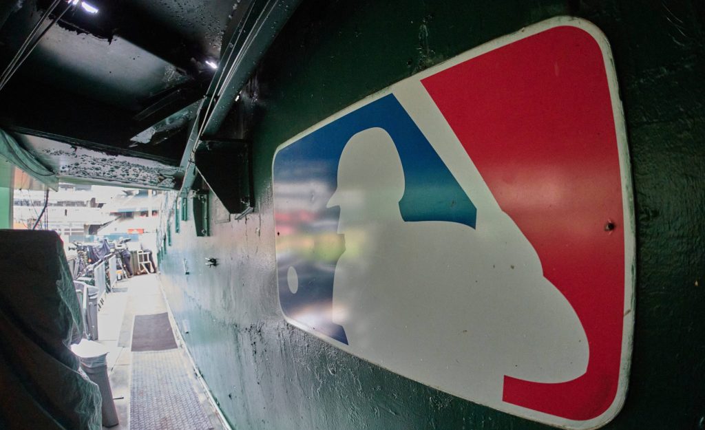 NBCU making bid for MLB rights