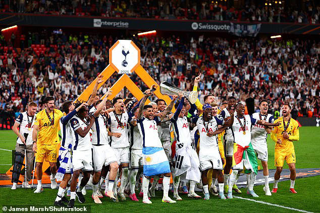 Spurs fans go WILD as they win first trophy for 17 years