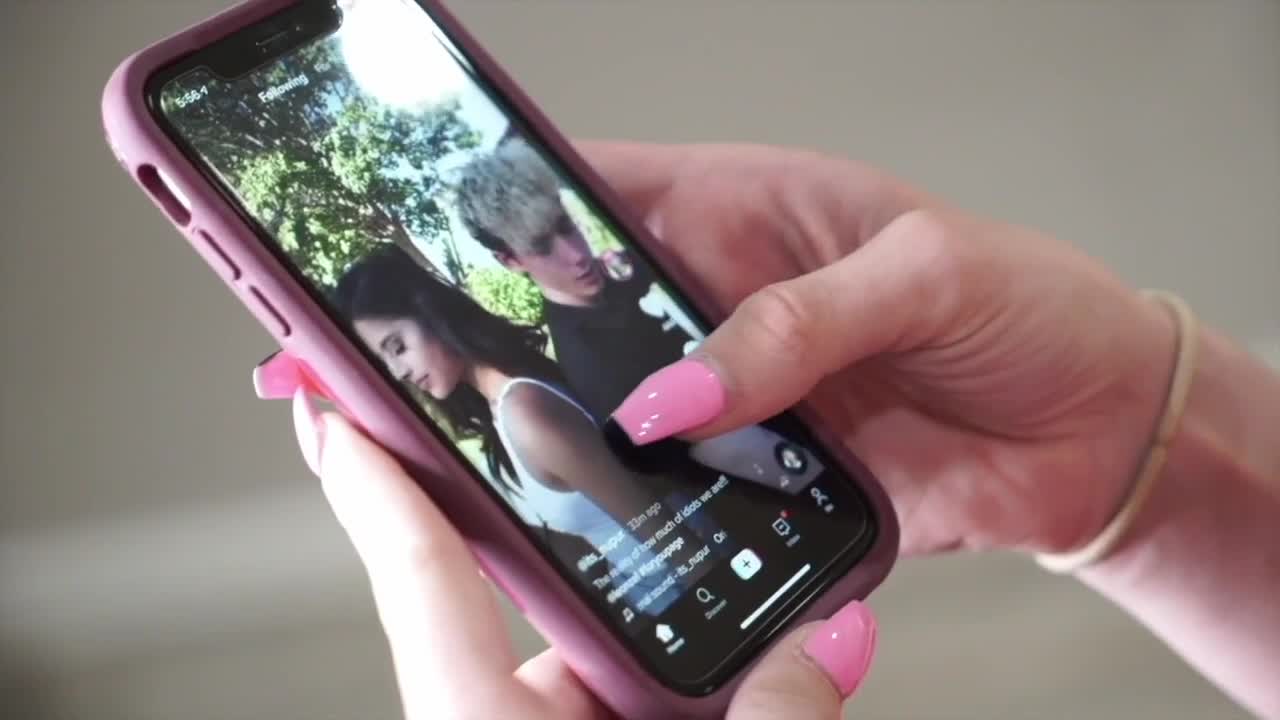 What red flags should parents see to protect kids from online threats?