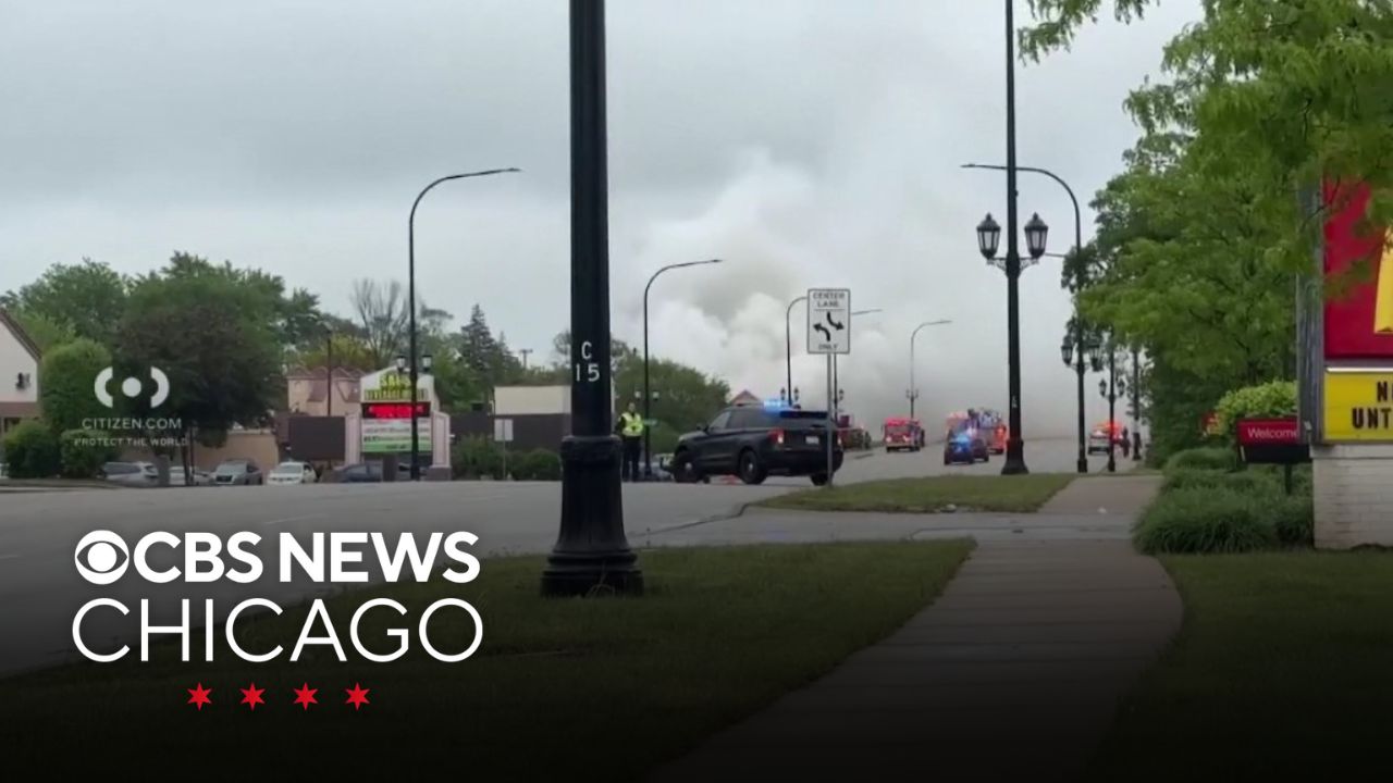 Firefighter injured responding to fire at Addison smoke shop