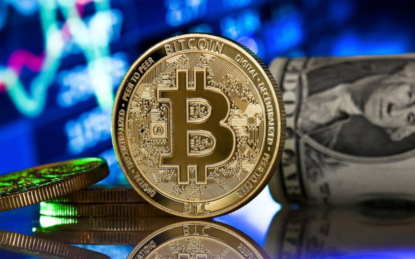 Bitcoin hits record high above US$125,000