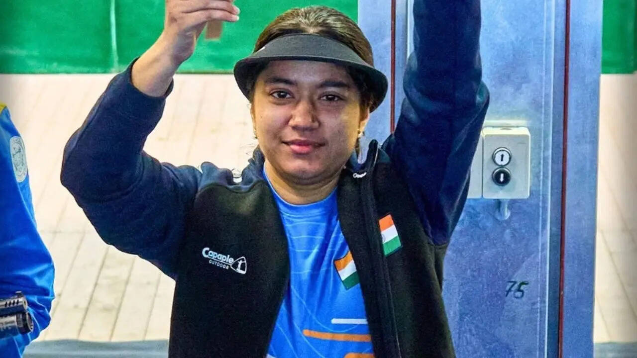 17-year-old Kanak Stuns Olympian And European Champ Anna Dulce To ...