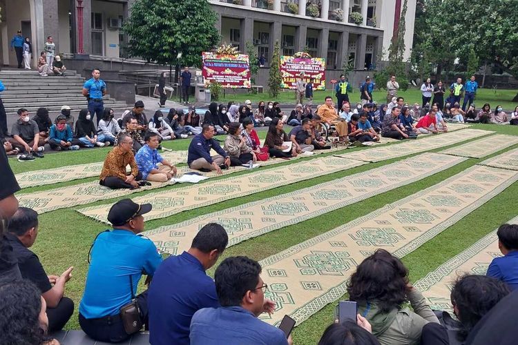 Mahasiswa UGM Desak Rektorat Nyatakan Mosi Tidak Percaya pada Lembaga ...