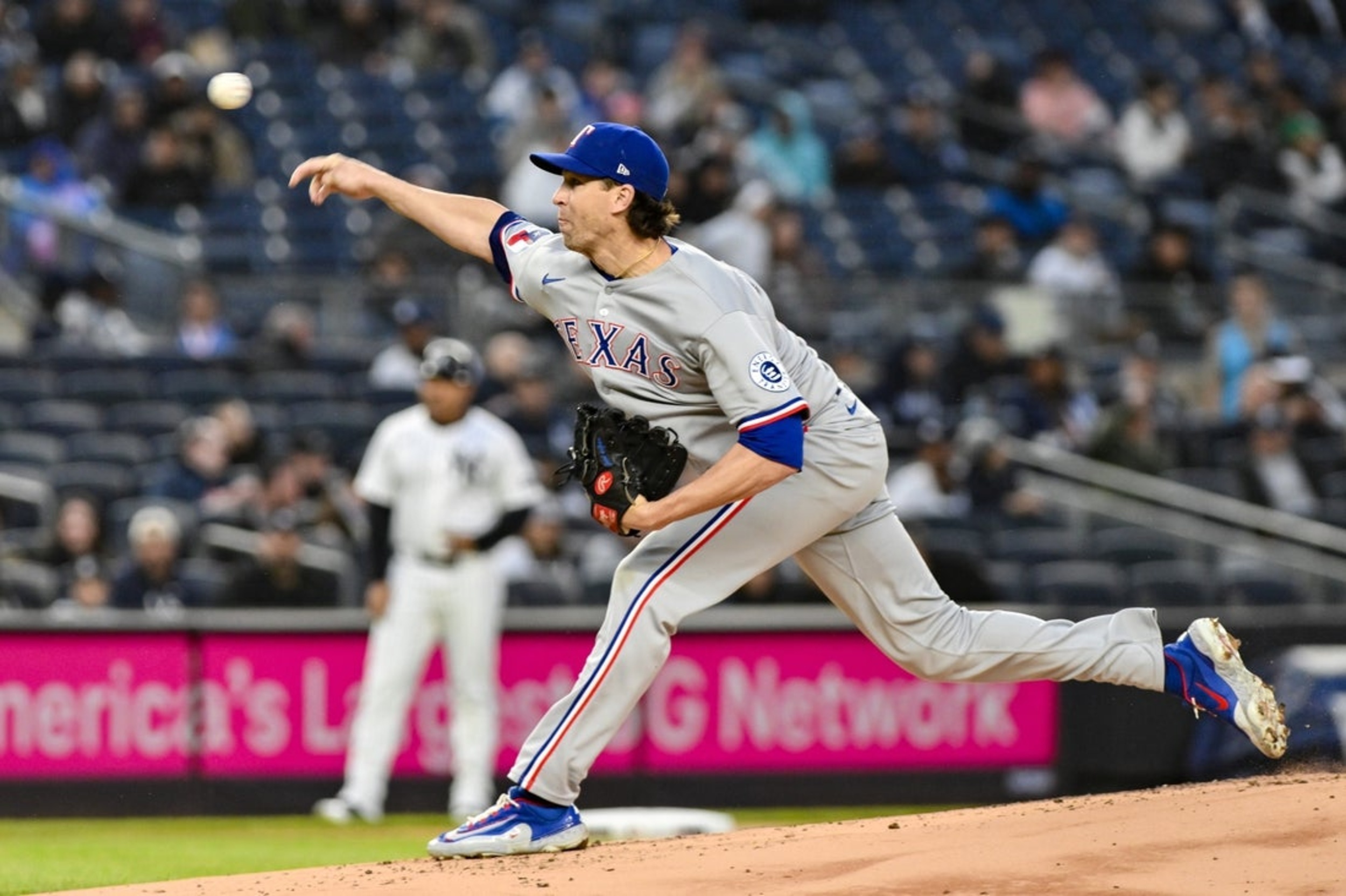 Jasson Dominguez's walk-off shot sends Yankees past Rangers