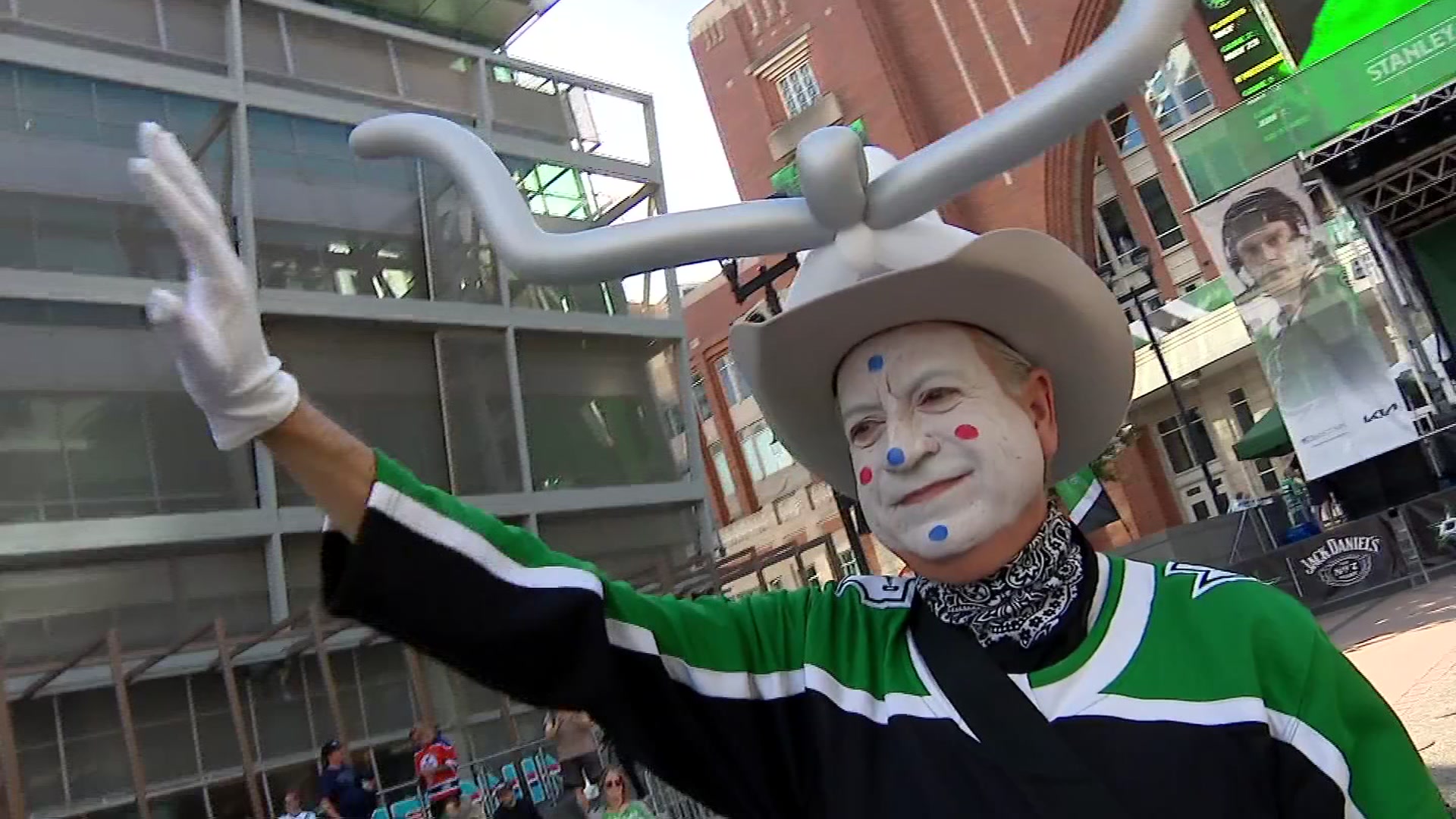 Stars fans pack AAC for Game 1 of Western Conference Finals
