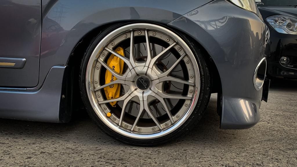 Mobil Pakai Kampas Rem Racing Buat Harian, Ini Ternyata Dampaknya