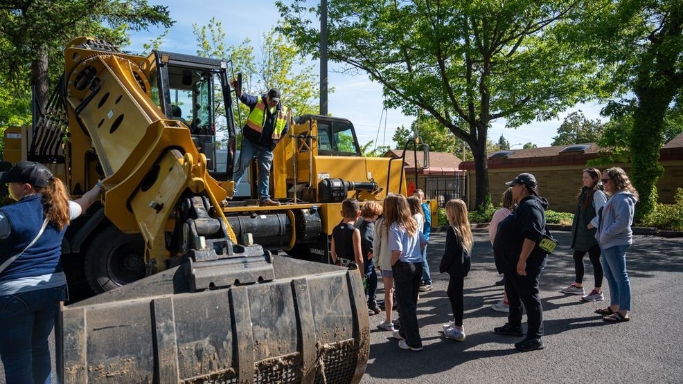 Springfield third graders celebrate public works week with city hall visit