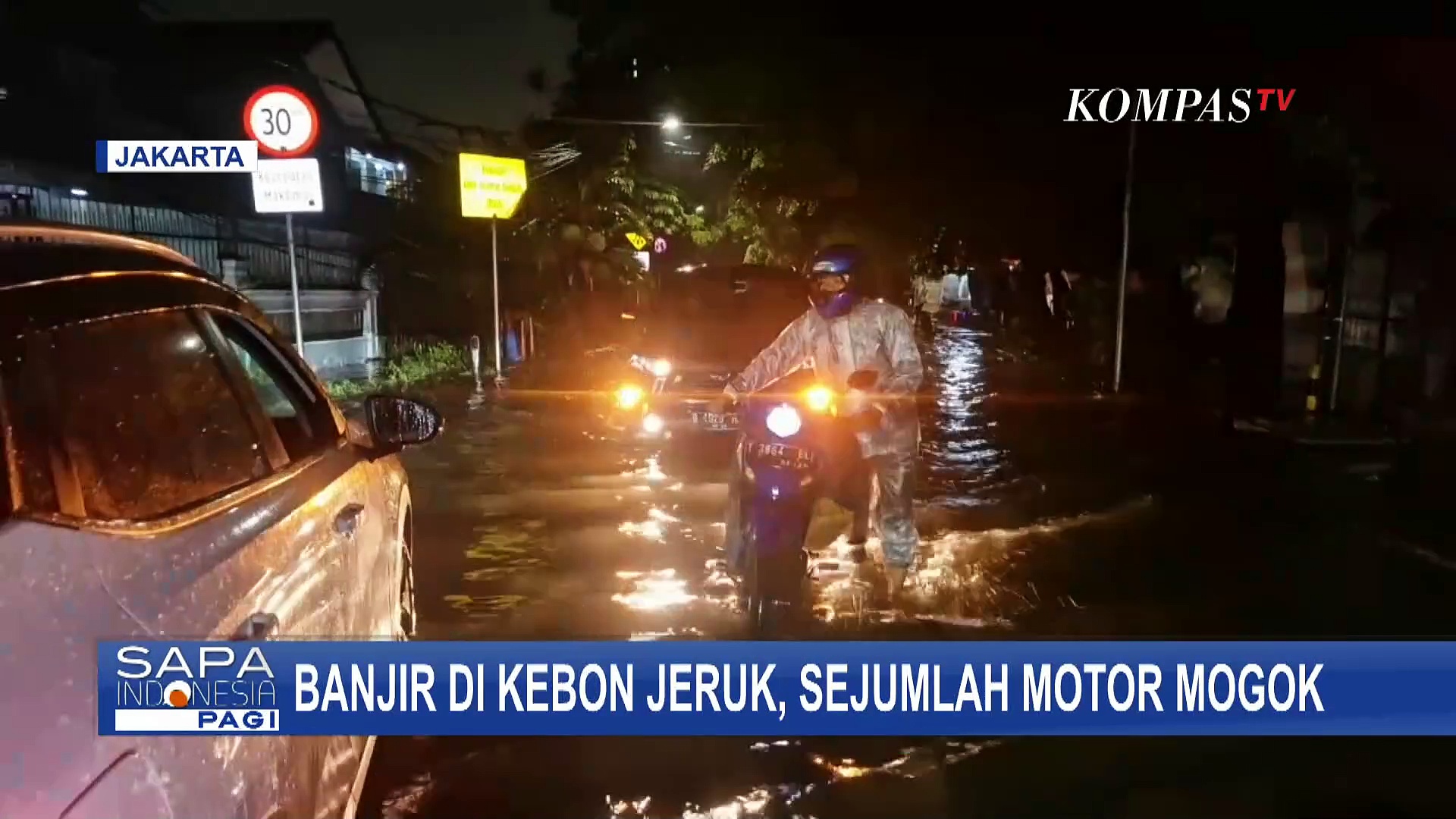 Kondisi Banjir di Kebon Jeruk Berangsur Surut, Sejumlah Sepeda Motor Mogok!