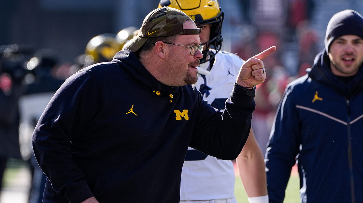 Michigan football TE coach earns intriguing promotion