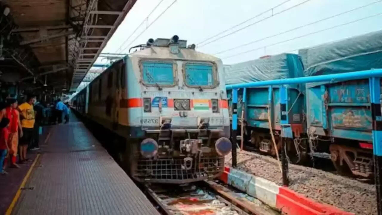SwaRail App Launch: Indian Railways Rolls Out All-in-One Super App for ...