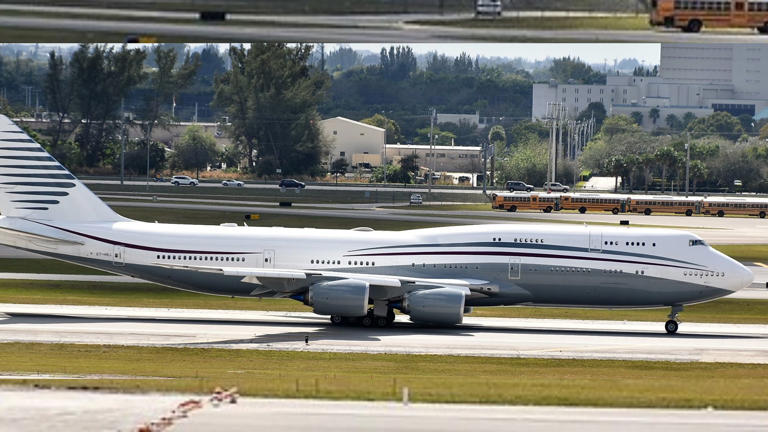 ‘Flying palace’: Trump formally accepts Qatar’s lavish jet gift amid ...