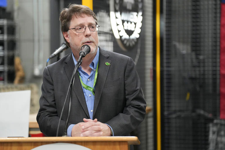 UT-Battelle donates $225K for ORHS students' work to create Giants of ...