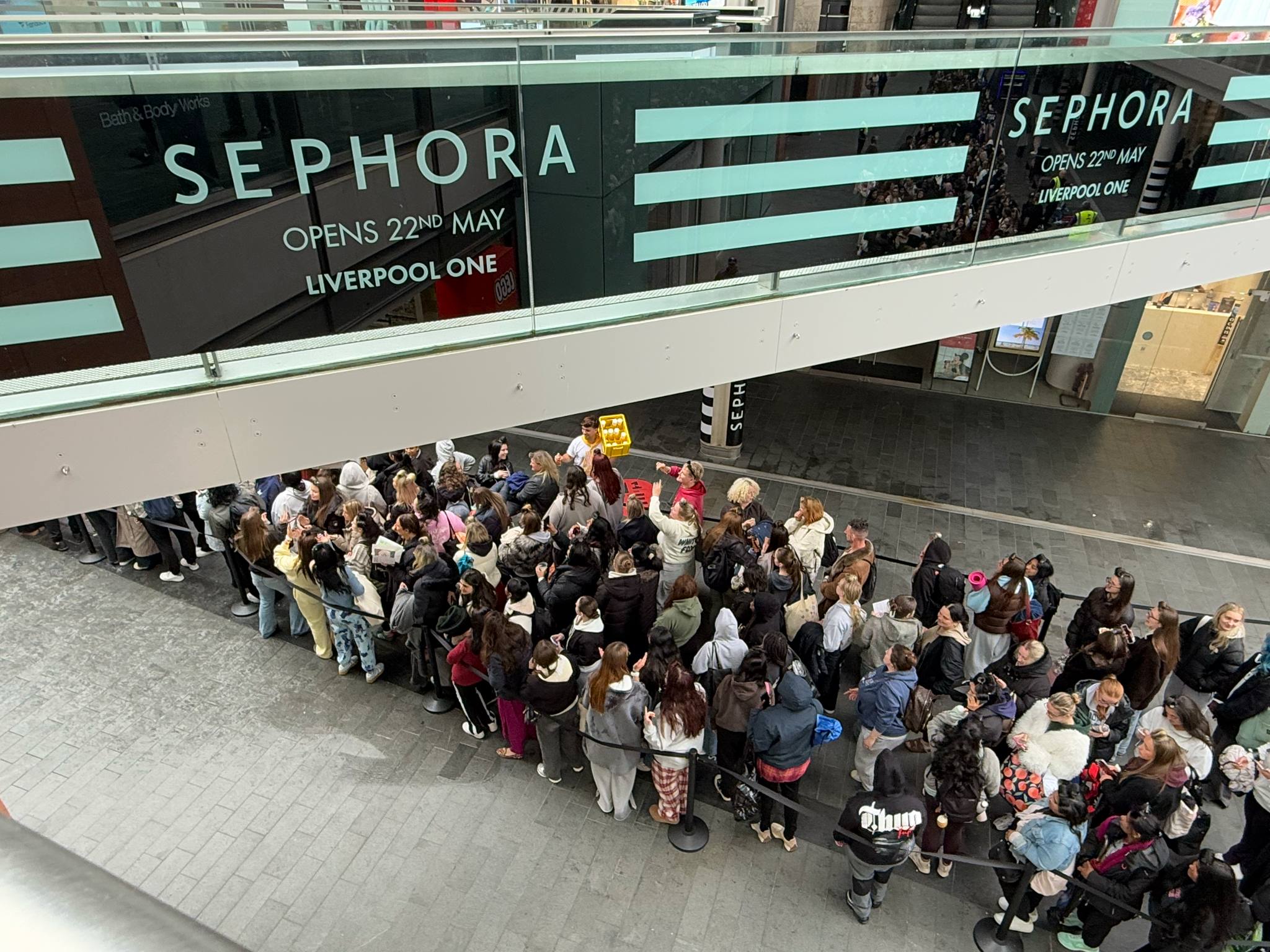 Watch as hundreds queue overnight for Sephora Liverpool goody bags