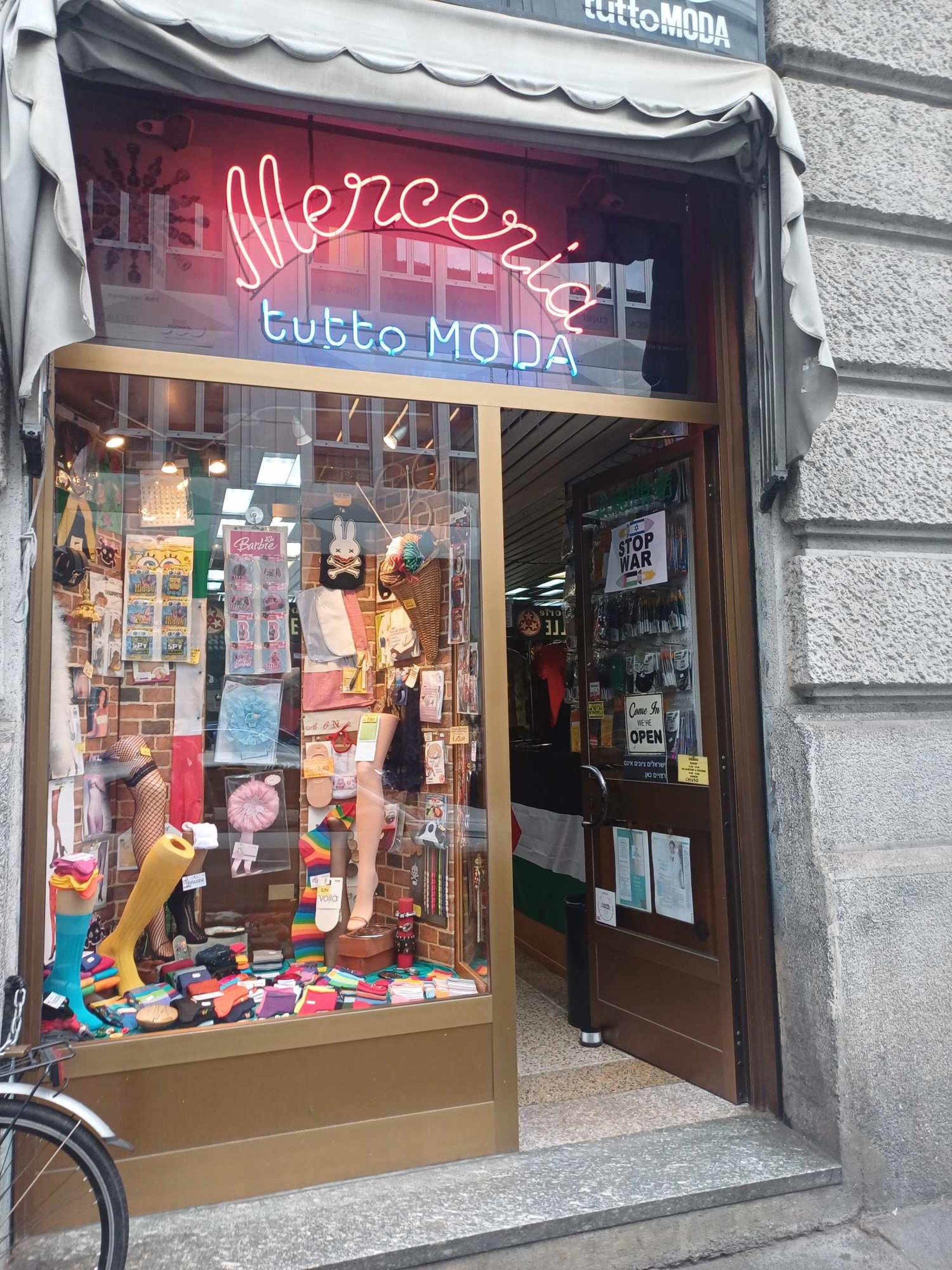Milan shop puts up sign saying Israelis not welcome