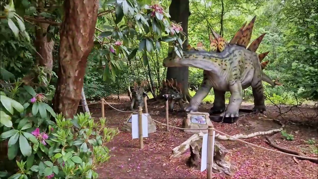 I visited a dinosaur trail in Crawley and came face-to-face with 39 ...