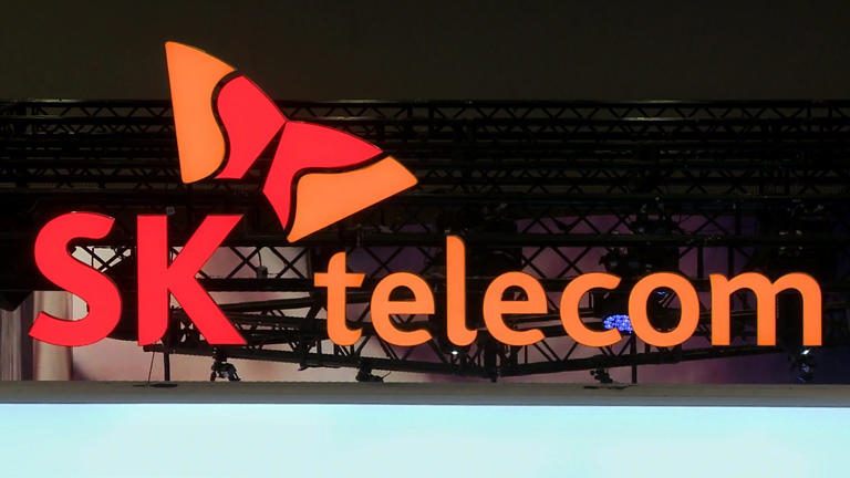 3년간 구멍 났던 SKT 서버…쏟아지는 뭇매 [기업 백브리핑]