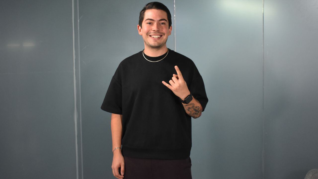 Alex Figueroa se confiesa: le gusta la comedia y sueña con hacer cine