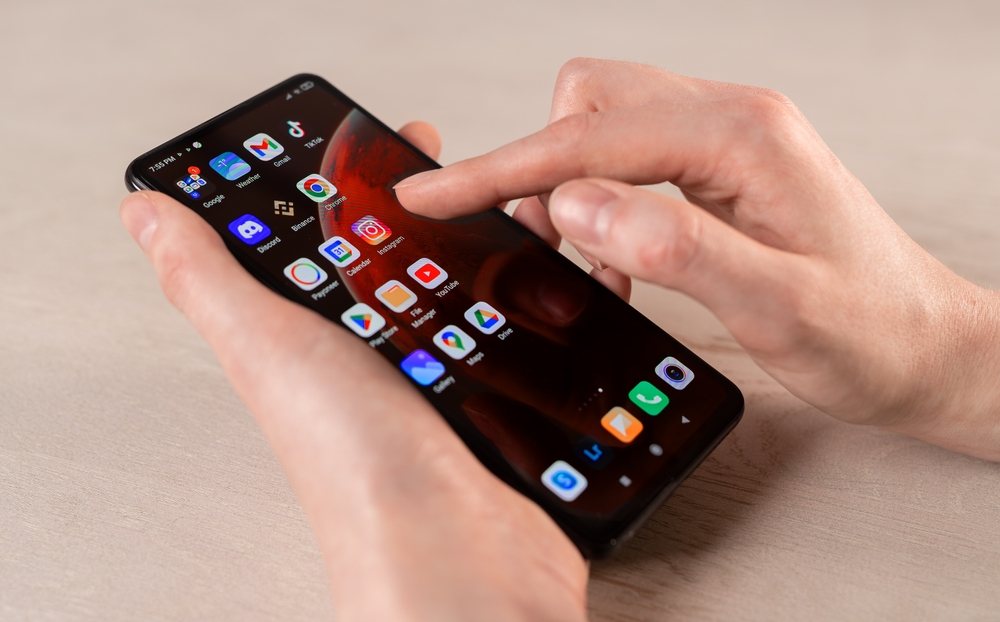 iPhone Users Are Loving This Forgotten One-Hand Typing Trick