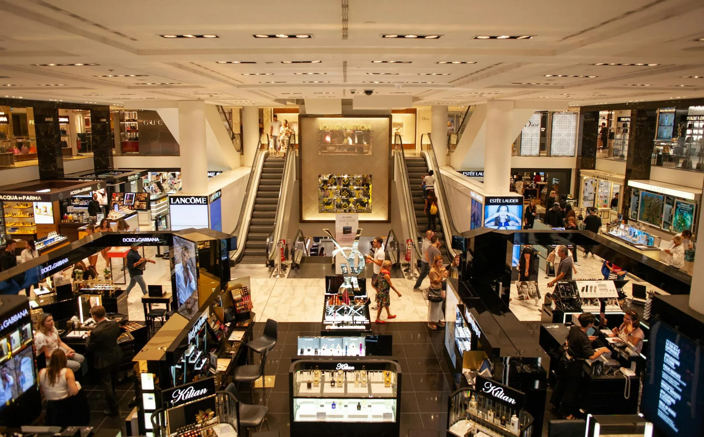 11 Shopping Mall Features That Don’t Exist Anymore