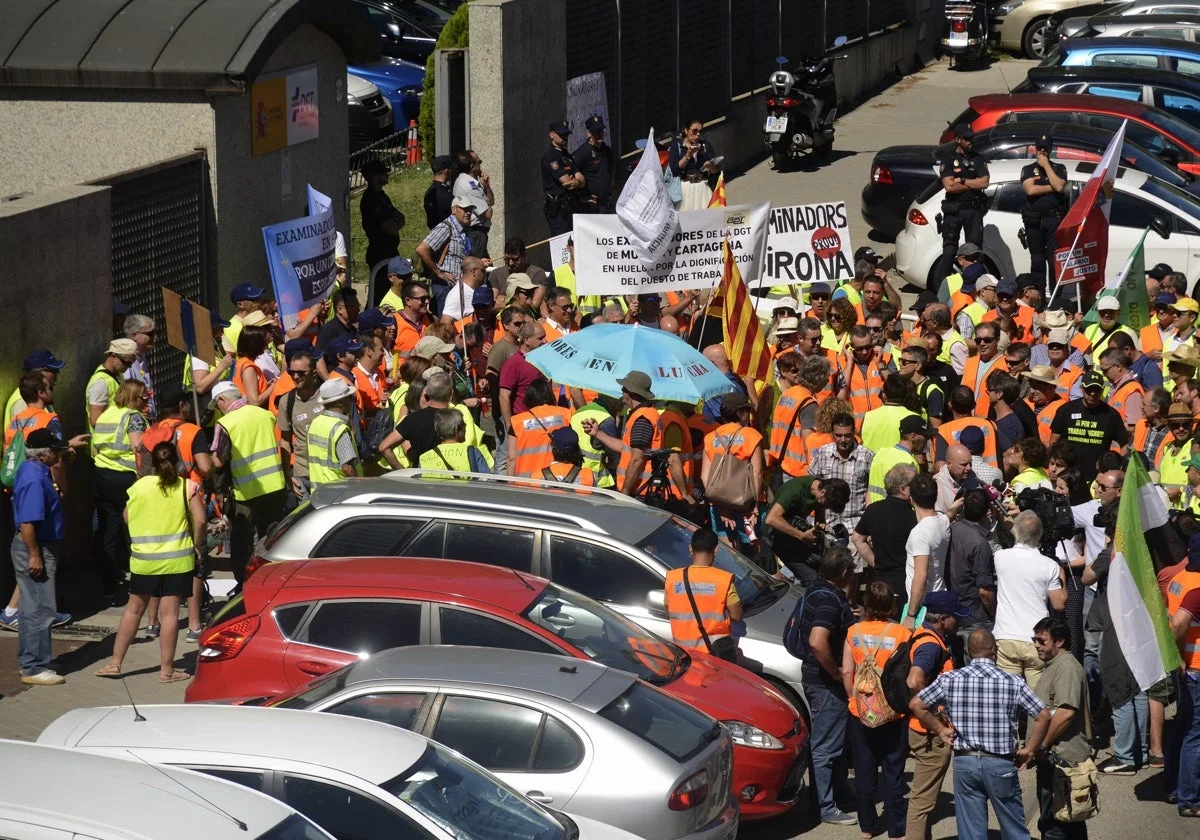 Protesters in Madrid demand resumption of Moroccan driver’s license ...
