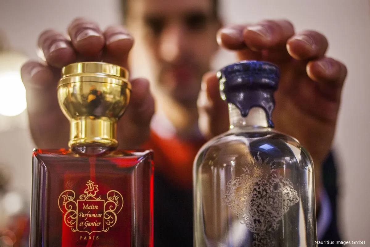 Je parfum verandert de lucht om je heen en heeft zo mogelijk invloed op ...