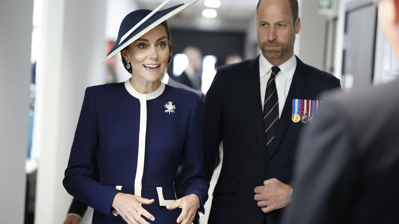 Kate Middleton se apunta al estilo náutico en Glasgow con un vestido de ...