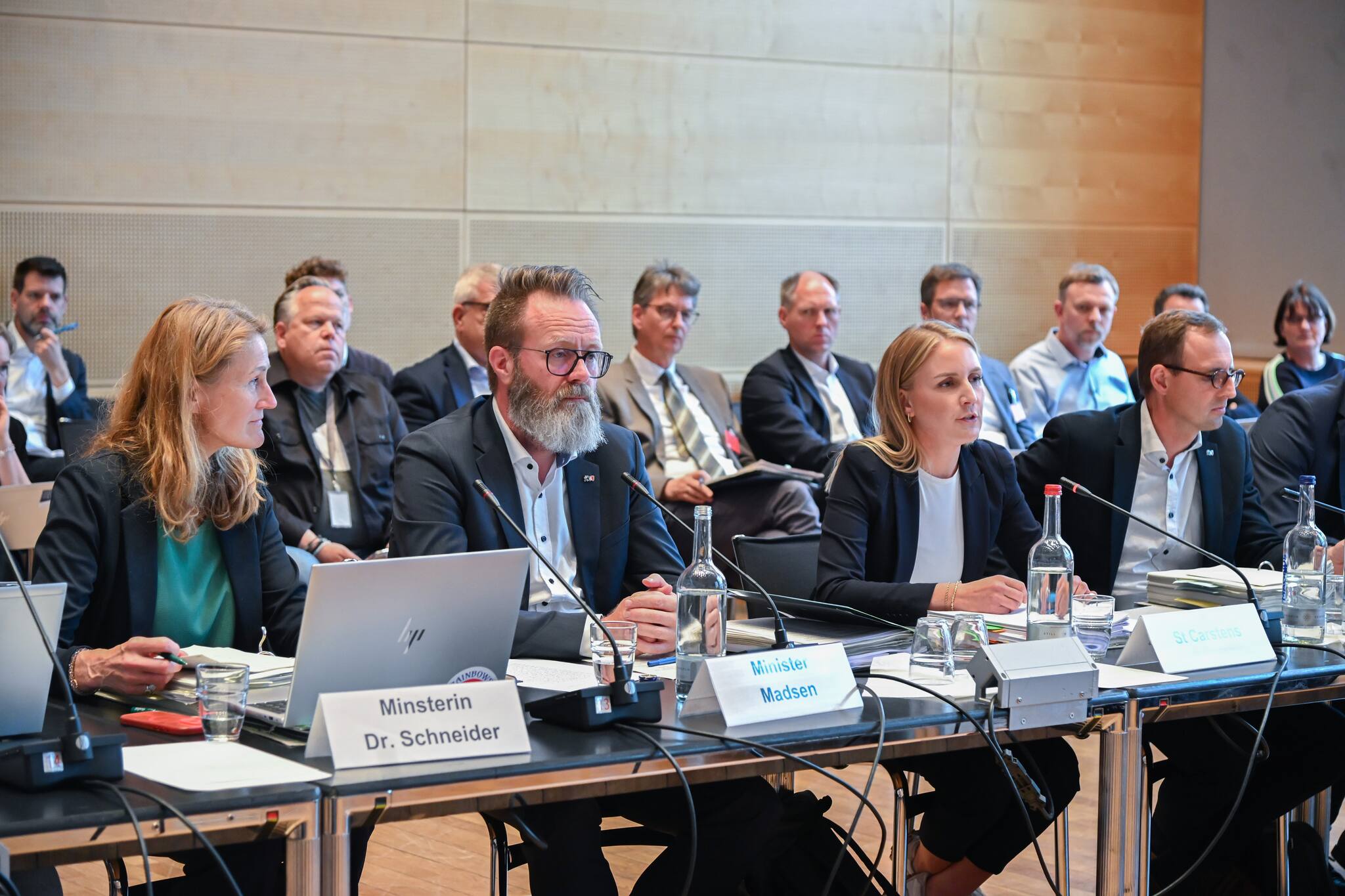 Northvolt stellt Betrieb ein – Schleswig-Holstein streitet über ...