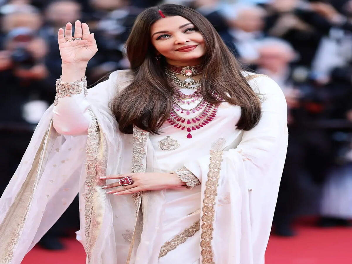 Aishwarya Rai Stuns at Cannes 2025 in a Manish Malhotra Saree That ...