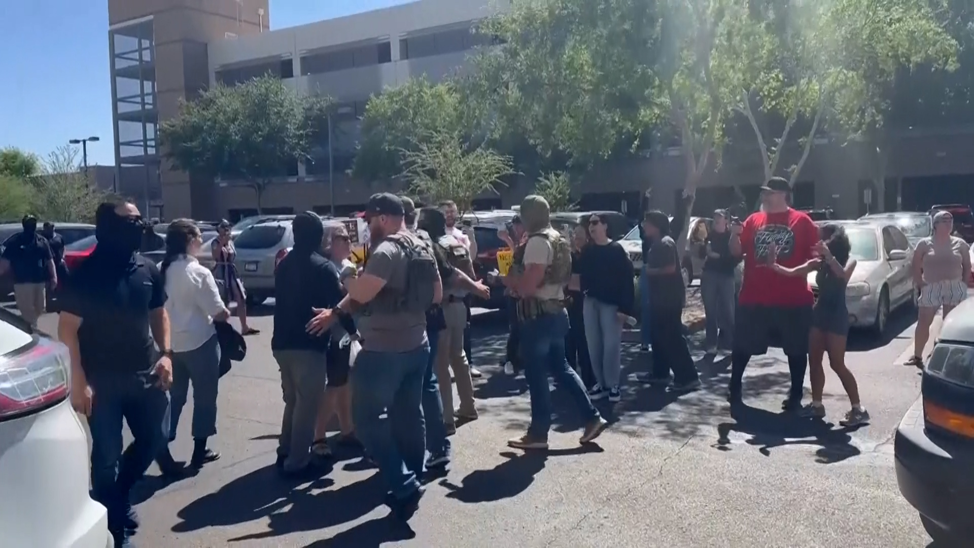 Federal Police Blocks Protestors Outside Phoenix Immigration Court