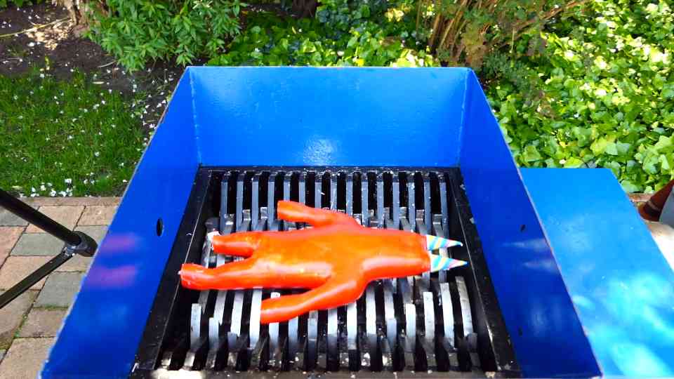 GARTEN OF BANBAN Characters vs REAL SHREDDER!