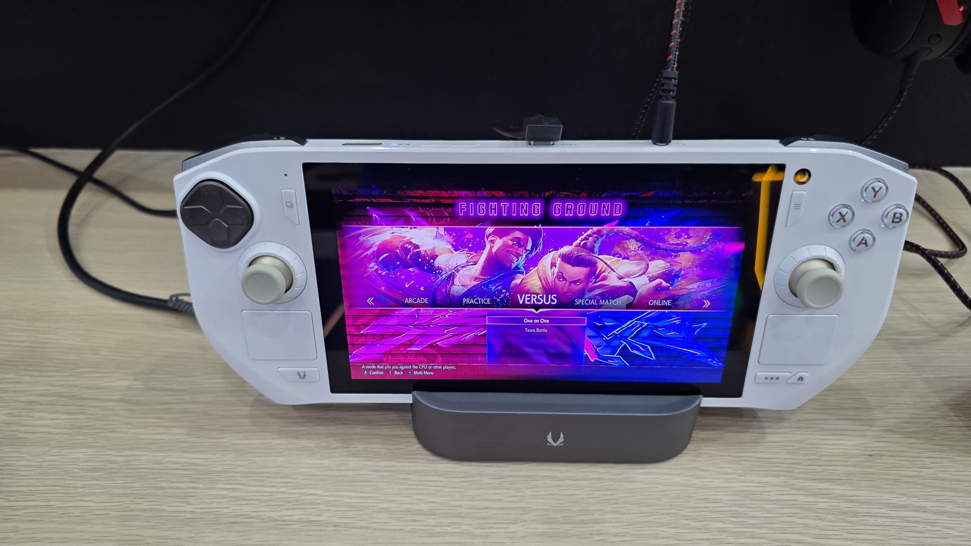 Zotac Zone 2 demoed with Manjaro Linux and an AMOLED panel — 12-core ...