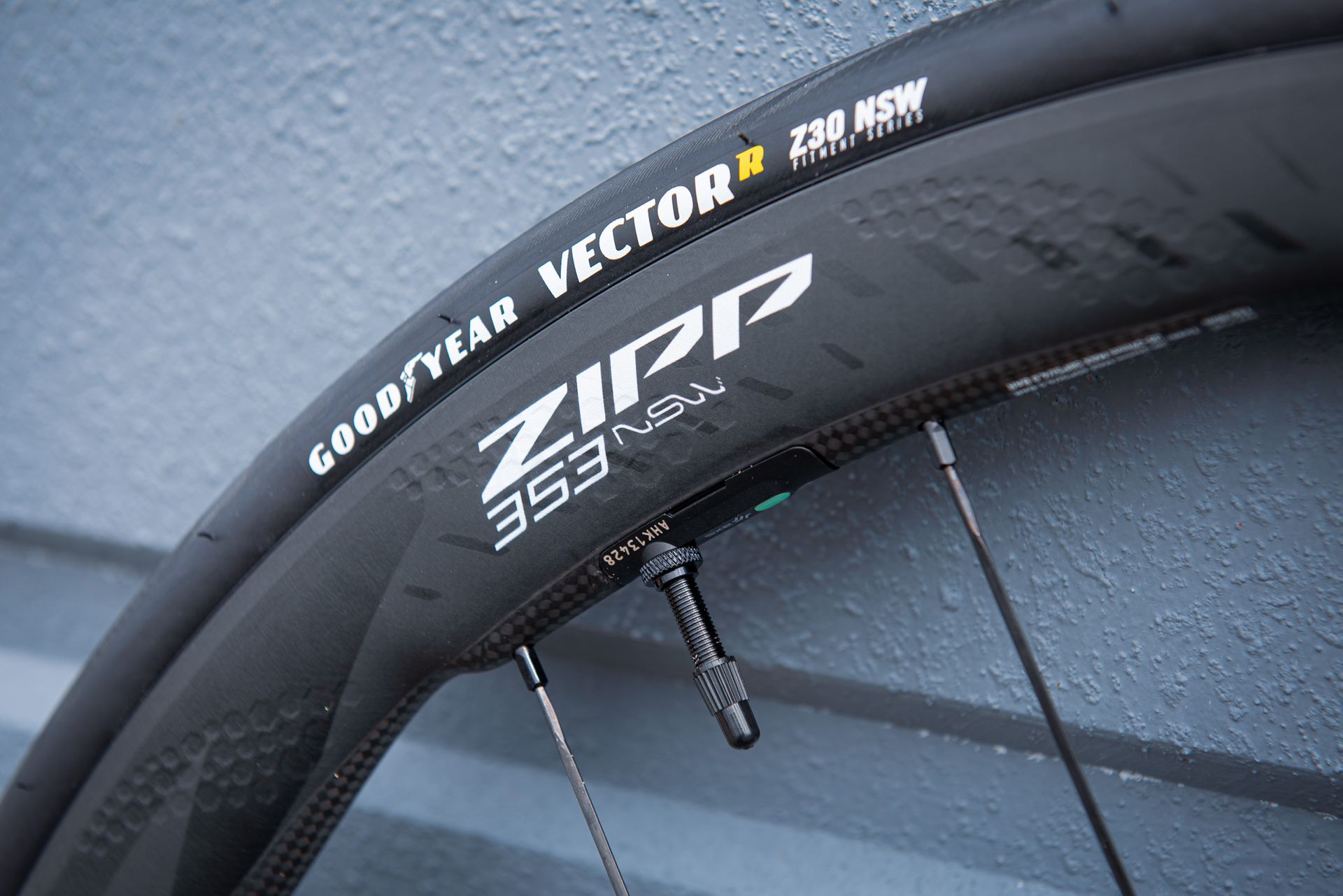 Zipp reveals first-ever smart wheels with integrated live tyre pressure ...